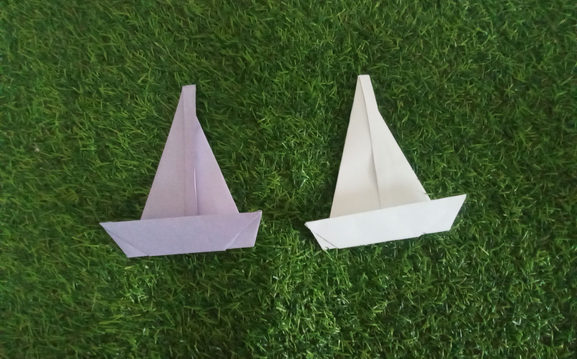 Origami sailboats in Dubai