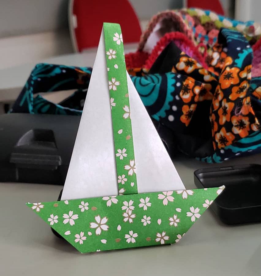 5 origami sailboats in Araraquara, Brazil